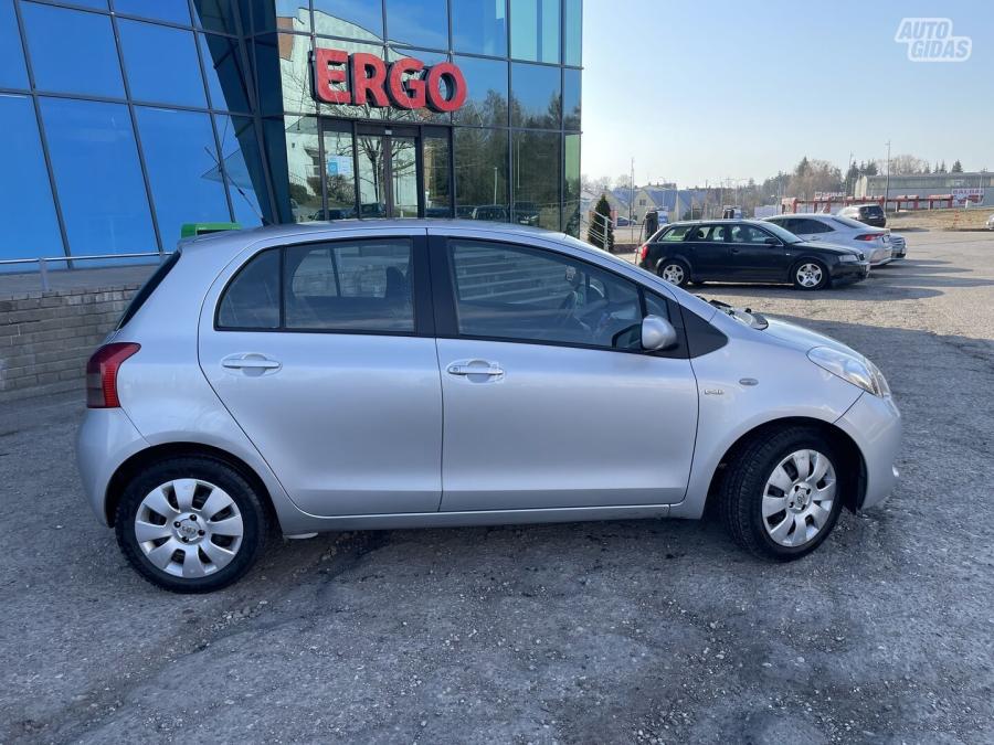 Pelēks Toyota Yaris 2007 Alīta, ar dzinēja tilpumu 1.40 L un nobraukumu 280 tūkst. km par 1800 €, foto 8 vietnē AUTOMOTO.COM.LV