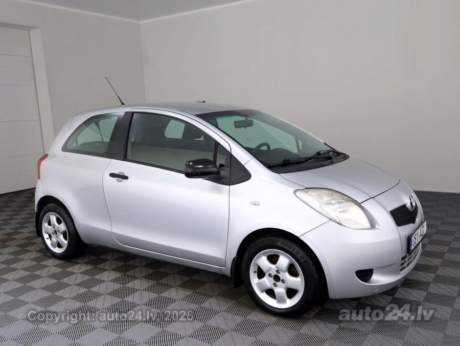 Pelēks Toyota Yaris 2007 Tallina, ar dzinēja tilpumu 1.30 L un nobraukumu 259 tūkst. km par 999 €, foto 1 vietnē AUTOMOTO.COM.LV