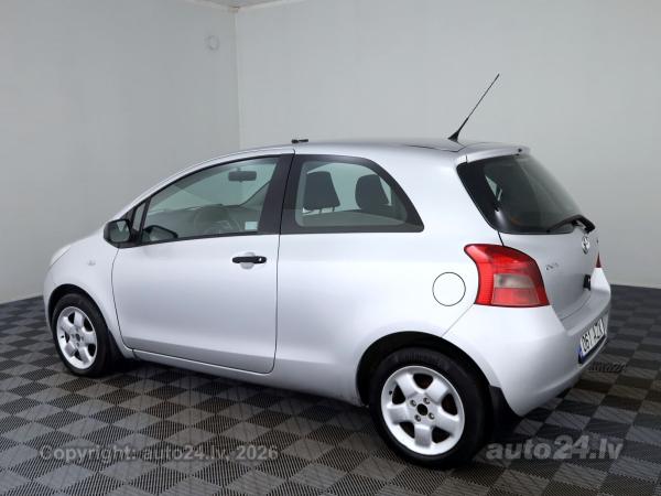 Pelēks Toyota Yaris 2007 Tallina, ar dzinēja tilpumu 1.30 L un nobraukumu 259 tūkst. km par 999 €, foto 4 vietnē AUTOMOTO.COM.LV