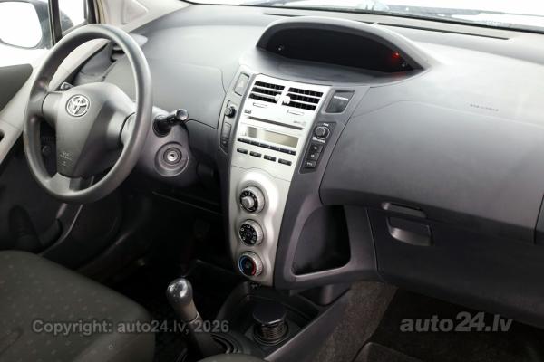 Pelēks Toyota Yaris 2007 Tallina, ar dzinēja tilpumu 1.30 L un nobraukumu 259 tūkst. km par 999 €, foto 5 vietnē AUTOMOTO.COM.LV