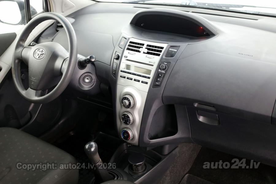 Pelēks Toyota Yaris 2007 Tallina, ar dzinēja tilpumu 1.30 L un nobraukumu 259 tūkst. km par 999 €, foto 6 vietnē AUTOMOTO.COM.LV