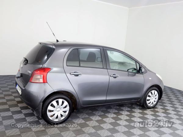 Pelēks Toyota Yaris 2007 Tallina, ar dzinēja tilpumu 1.30 L un nobraukumu 269 tūkst. km par 1499 €, foto 3 vietnē AUTOMOTO.COM.LV