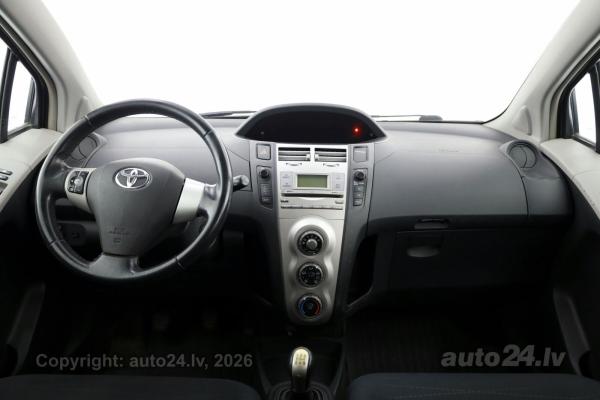Pelēks Toyota Yaris 2007 Tallina, ar dzinēja tilpumu 1.30 L un nobraukumu 269 tūkst. km par 1499 €, foto 5 vietnē AUTOMOTO.COM.LV