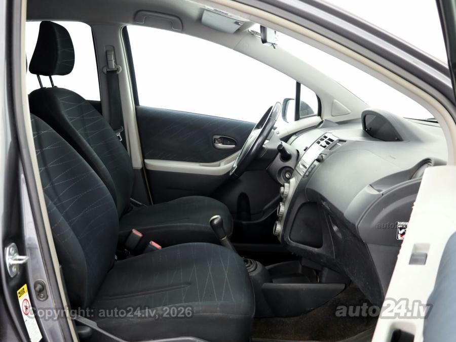 Grey Toyota Yaris 2007 in Tallinn, with an engine capacity of 1.30 L and mileage of 269 thousand km for 1499 €, photo 7 on AUTOMOTO.COM.LV