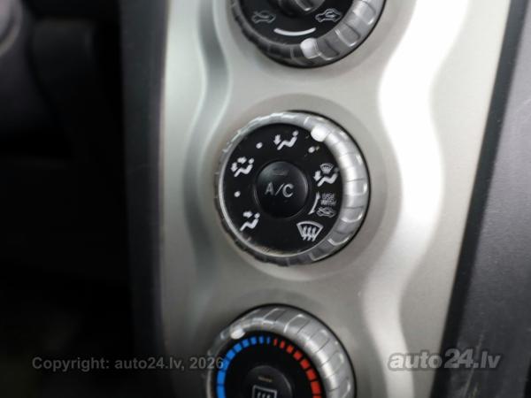 Pelēks Toyota Yaris 2007 Tallina, ar dzinēja tilpumu 1.30 L un nobraukumu 269 tūkst. km par 1499 €, foto 8 vietnē AUTOMOTO.COM.LV