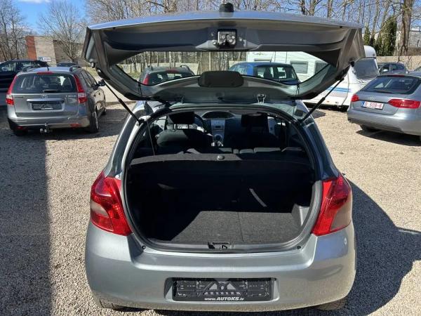 Grey Toyota Yaris 2007 in Limbazi, with an engine capacity of 1.30 L and mileage of 159 thousand km for 2650 €, photo 7 on AUTOMOTO.COM.LV
