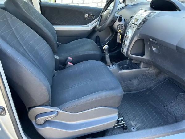 Grey Toyota Yaris 2007 in Limbazi, with an engine capacity of 1.30 L and mileage of 159 thousand km for 2650 €, photo 9 on AUTOMOTO.COM.LV