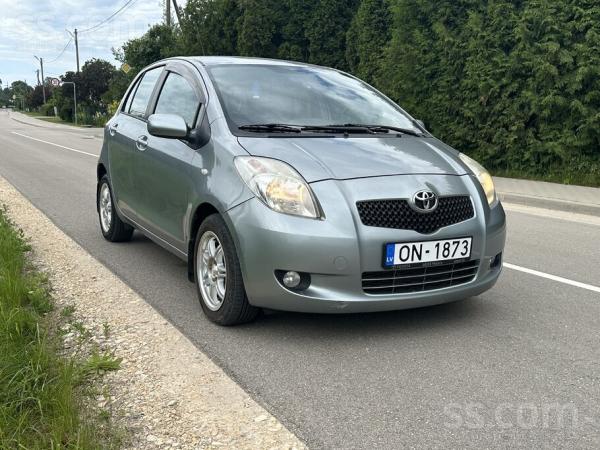 Pelēks Toyota Yaris 2007 Ogre, ar dzinēja tilpumu 1.30 L un nobraukumu 155 tūkst. km par 1950 €, foto 2 vietnē AUTOMOTO.COM.LV