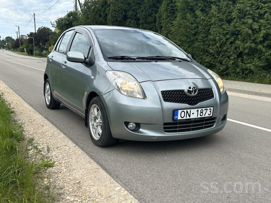 Pelēks Toyota Yaris 2007 Ogre, ar dzinēja tilpumu 1.30 L un nobraukumu 155 tūkst. km par 1950 €, foto 3 vietnē AUTOMOTO.COM.LV