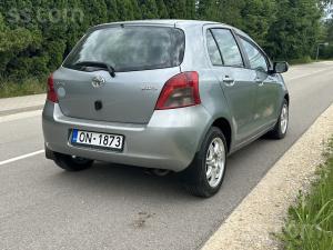 Pelēks Toyota Yaris 2007 Ogre, ar dzinēja tilpumu 1.30 L un nobraukumu 155 tūkst. km par 1950 €, foto 5 vietnē AUTOMOTO.COM.LV