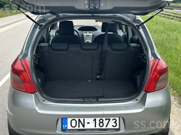 Pelēks Toyota Yaris 2007 Ogre, ar dzinēja tilpumu 1.30 L un nobraukumu 155 tūkst. km par 1950 €, foto 5 vietnē AUTOMOTO.COM.LV