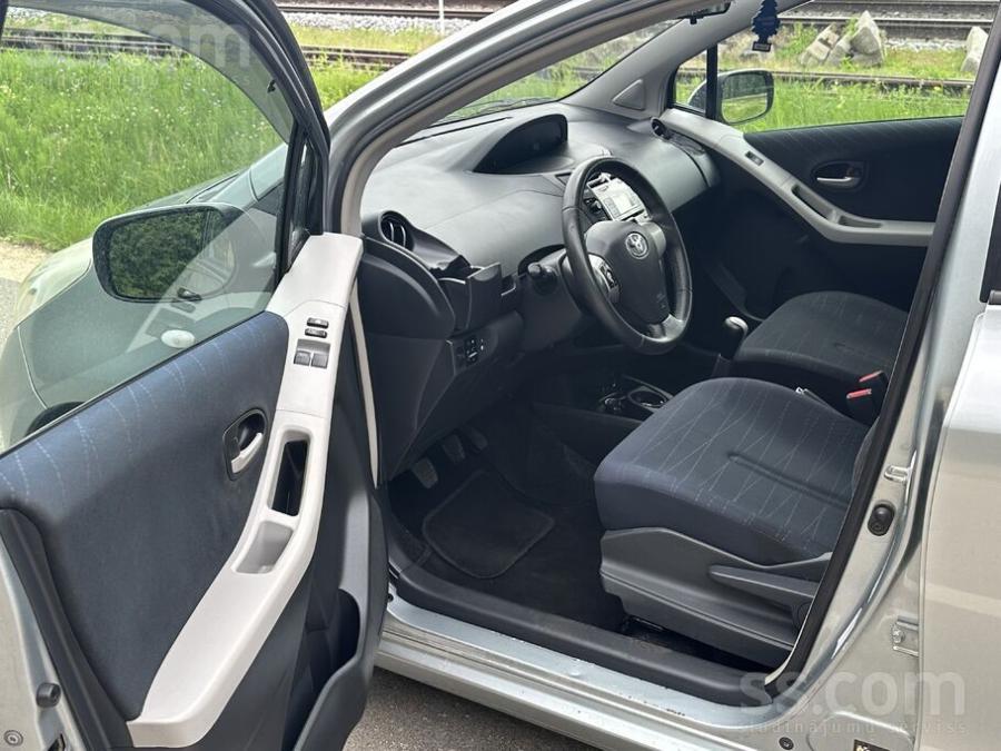 Pelēks Toyota Yaris 2007 Ogre, ar dzinēja tilpumu 1.30 L un nobraukumu 155 tūkst. km par 1950 €, foto 8 vietnē AUTOMOTO.COM.LV