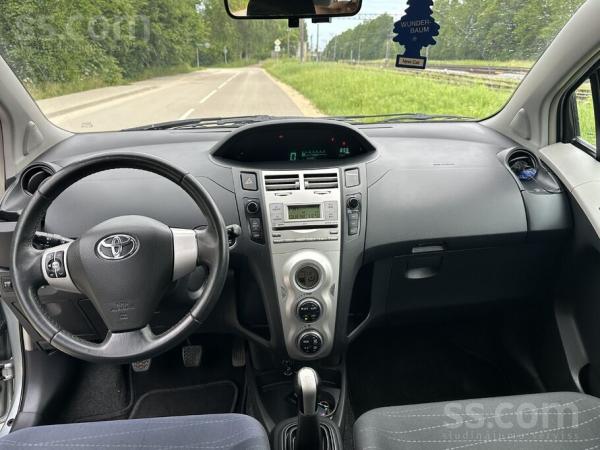 Pelēks Toyota Yaris 2007 Ogre, ar dzinēja tilpumu 1.30 L un nobraukumu 155 tūkst. km par 1950 €, foto 8 vietnē AUTOMOTO.COM.LV