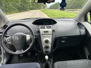 Pelēks Toyota Yaris 2007 Ogre, ar dzinēja tilpumu 1.30 L un nobraukumu 155 tūkst. km par 1950 €, foto 9 vietnē AUTOMOTO.COM.LV
