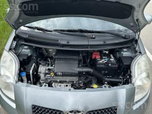 Pelēks Toyota Yaris 2007 Ogre, ar dzinēja tilpumu 1.30 L un nobraukumu 155 tūkst. km par 1950 €, foto 10 vietnē AUTOMOTO.COM.LV