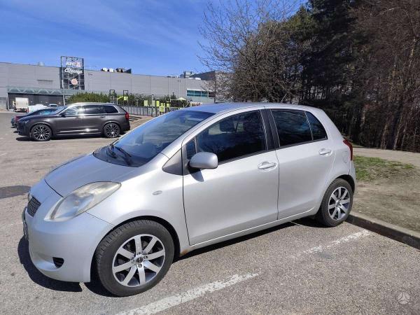 Pelēks Toyota Yaris 2007 Viļņa, ar dzinēja tilpumu 1.36 L un nobraukumu 257 tūkst. km par 700 €, foto 7 vietnē AUTOMOTO.COM.LV