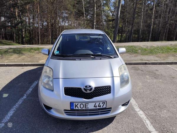 Pelēks Toyota Yaris 2007 Viļņa, ar dzinēja tilpumu 1.36 L un nobraukumu 257 tūkst. km par 700 €, foto 8 vietnē AUTOMOTO.COM.LV