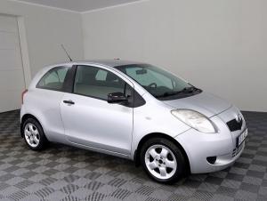 Grey Toyota Yaris 2007 in Tallinn, with an engine capacity of 1.30 L and mileage of 259 thousand km for 899 €, photo  on AUTOMOTO.COM.LV