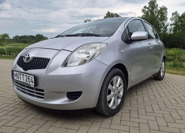 Grey Toyota Yaris 2007 in Utena, with an engine capacity of 1.00 L and mileage of 100 thousand km for 1750 €, photo 3 on AUTOMOTO.COM.LV