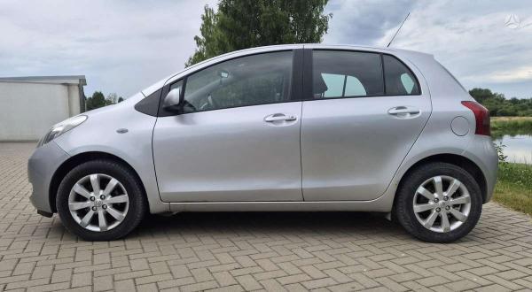 Grey Toyota Yaris 2007 in Utena, with an engine capacity of 1.00 L and mileage of 100 thousand km for 1750 €, photo 7 on AUTOMOTO.COM.LV