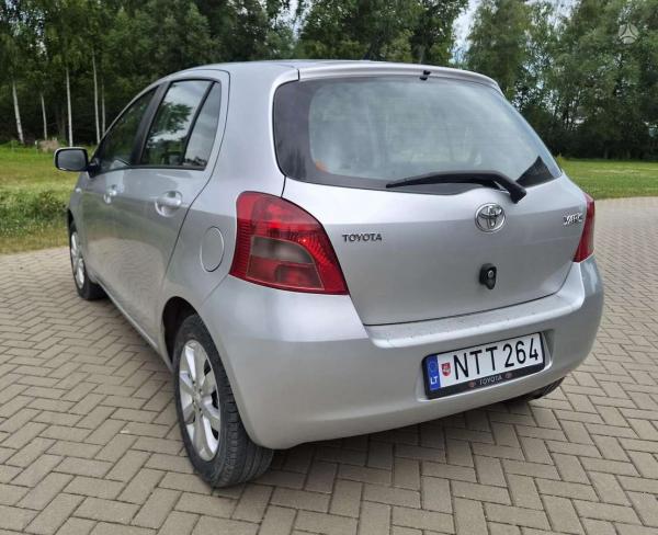 Grey Toyota Yaris 2007 in Utena, with an engine capacity of 1.00 L and mileage of 100 thousand km for 1750 €, photo 10 on AUTOMOTO.COM.LV