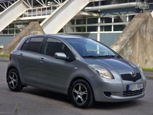 Pelēks Toyota Yaris 2007 Viļņa, ar dzinēja tilpumu 1.30 L un nobraukumu 110 tūkst. km par 2500 €, foto 3 vietnē AUTOMOTO.COM.LV