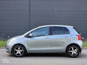 Pelēks Toyota Yaris 2007 Viļņa, ar dzinēja tilpumu 1.30 L un nobraukumu 110 tūkst. km par 2500 €, foto 4 vietnē AUTOMOTO.COM.LV