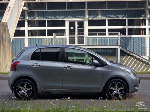 Pelēks Toyota Yaris 2007 Viļņa, ar dzinēja tilpumu 1.30 L un nobraukumu 110 tūkst. km par 2500 €, foto 5 vietnē AUTOMOTO.COM.LV