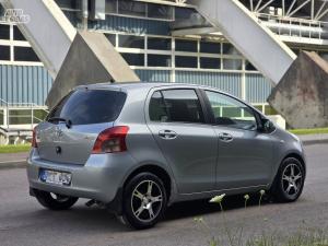 Pelēks Toyota Yaris 2007 Viļņa, ar dzinēja tilpumu 1.30 L un nobraukumu 110 tūkst. km par 2500 €, foto 7 vietnē AUTOMOTO.COM.LV