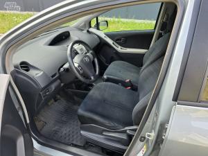 Pelēks Toyota Yaris 2007 Viļņa, ar dzinēja tilpumu 1.30 L un nobraukumu 110 tūkst. km par 2500 €, foto 10 vietnē AUTOMOTO.COM.LV