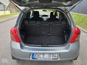 Pelēks Toyota Yaris 2007 Viļņa, ar dzinēja tilpumu 1.30 L un nobraukumu 110 tūkst. km par 2500 €, foto 14 vietnē AUTOMOTO.COM.LV