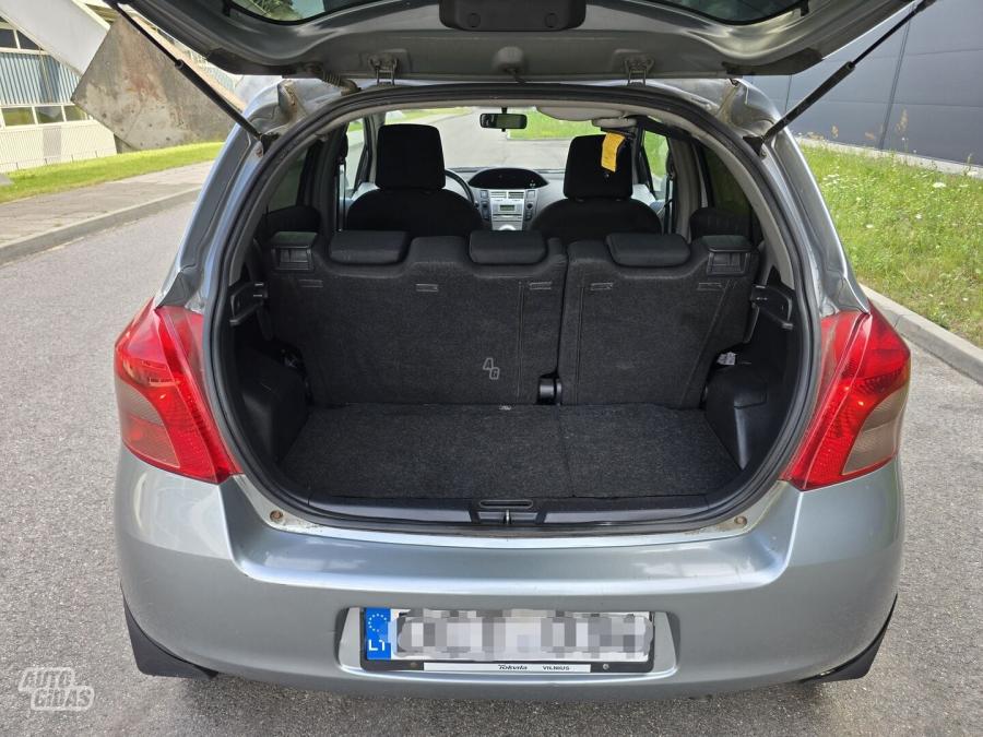 Pelēks Toyota Yaris 2007 Viļņa, ar dzinēja tilpumu 1.30 L un nobraukumu 110 tūkst. km par 2500 €, foto 14 vietnē AUTOMOTO.COM.LV
