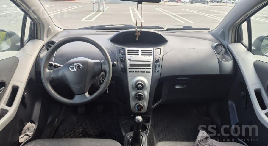 Pelēks Toyota Yaris 2007 Rīga, ar dzinēja tilpumu 1.30 L un nobraukumu 350 tūkst. km par 1050 €, foto 6 vietnē AUTOMOTO.COM.LV