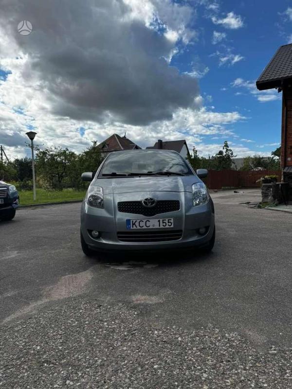 Pelēks Toyota Yaris 2007 Kauņa, ar dzinēja tilpumu 1.40 L un nobraukumu 278 tūkst. km par 1550 €, foto 5 vietnē AUTOMOTO.COM.LV
