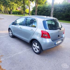 Pelēks Toyota Yaris 2007 Šilutė, ar dzinēja tilpumu 1.40 L un nobraukumu 190 tūkst. km par 1450 €, foto 5 vietnē AUTOMOTO.COM.LV
