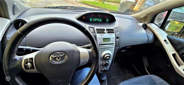 Grey Toyota Yaris 2007 in Kaunas, with an engine capacity of 1.40 L and mileage of 212 thousand km for 1700 €, photo 5 on AUTOMOTO.COM.LV