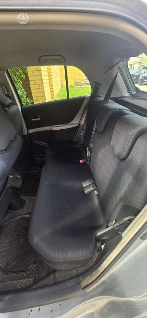 Grey Toyota Yaris 2007 in Kaunas, with an engine capacity of 1.40 L and mileage of 212 thousand km for 1700 €, photo 10 on AUTOMOTO.COM.LV