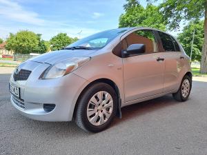 Pelēks Toyota Yaris 2007 Tallina, ar dzinēja tilpumu 1.40 L un nobraukumu 184 tūkst. km par 2200 €, foto 3 vietnē AUTOMOTO.COM.LV