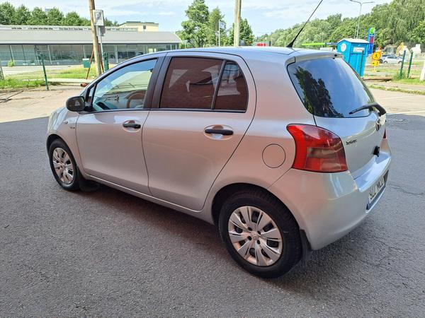Grey Toyota Yaris 2007 in Tallinn, with an engine capacity of 1.40 L and mileage of 184 thousand km for 2200 €, photo 5 on AUTOMOTO.COM.LV