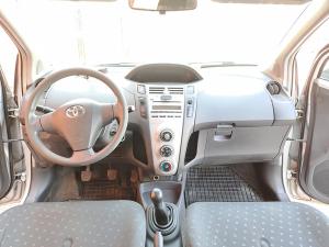 Pelēks Toyota Yaris 2007 Tallina, ar dzinēja tilpumu 1.40 L un nobraukumu 184 tūkst. km par 2200 €, foto 7 vietnē AUTOMOTO.COM.LV