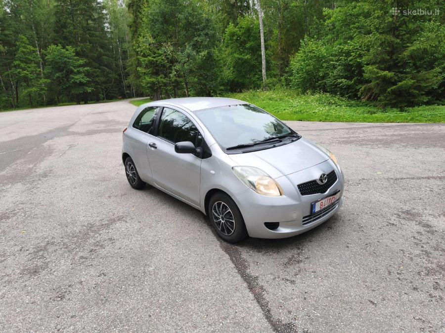 Grey Toyota Yaris 2007 in Alytus, with an engine capacity of 1.00 L and mileage of 337 thousand km for 530 €, photo 1 on AUTOMOTO.COM.LV