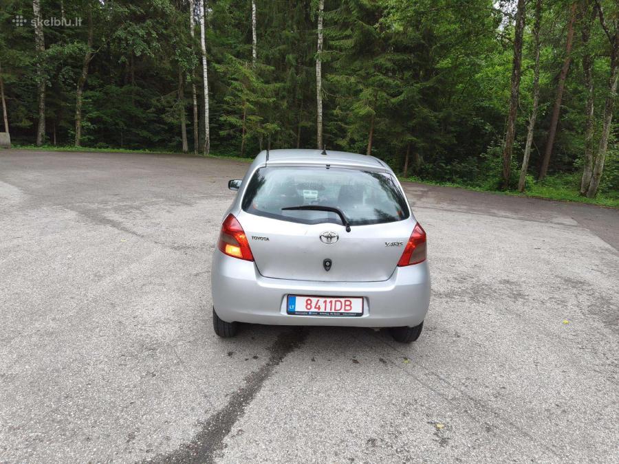 Grey Toyota Yaris 2007 in Alytus, with an engine capacity of 1.00 L and mileage of 337 thousand km for 530 €, photo 7 on AUTOMOTO.COM.LV
