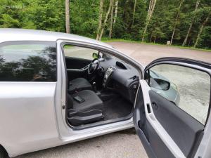 Grey Toyota Yaris 2007 in Alytus, with an engine capacity of 1.00 L and mileage of 337 thousand km for 530 €, photo 8 on AUTOMOTO.COM.LV