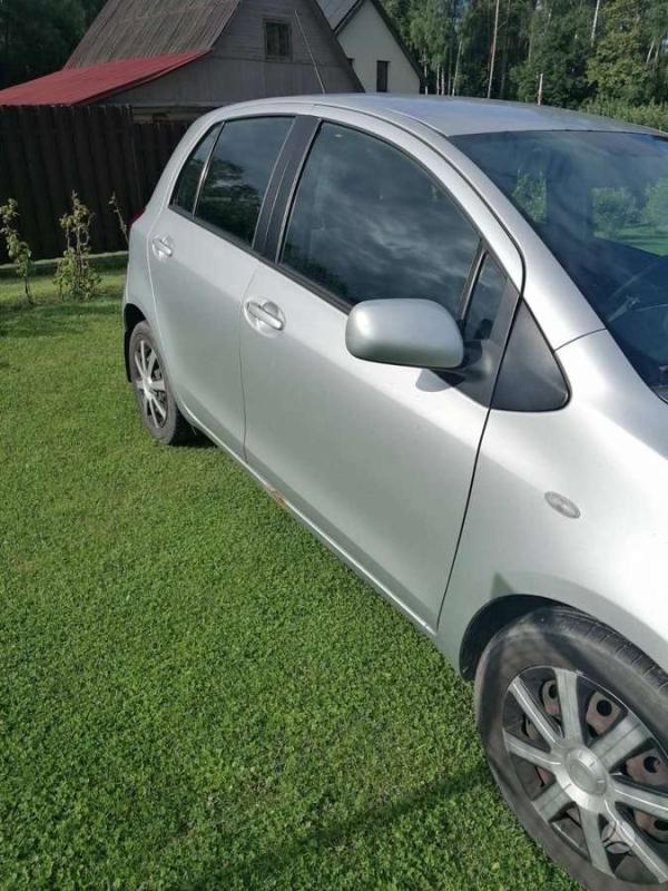 Grey Toyota Yaris 2007 in Vilnius, with an engine capacity of 1.30 L and mileage of 104 thousand km for 3200 €, photo 3 on AUTOMOTO.COM.LV