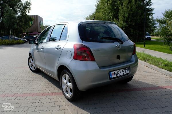 Pelēks Toyota Yaris 2007 Viļņa, ar dzinēja tilpumu 1.40 L un nobraukumu 277 tūkst. km par 2300 €, foto 2 vietnē AUTOMOTO.COM.LV