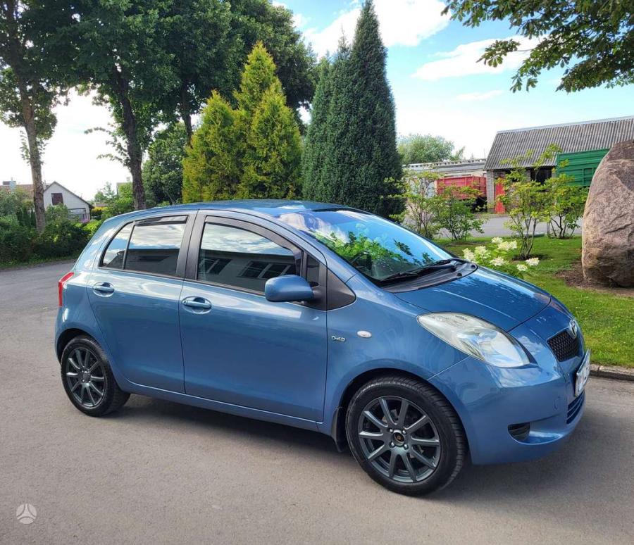 Pelēks Toyota Yaris 2007 Šauļi, ar dzinēja tilpumu 1.40 L un nobraukumu 263 tūkst. km par 2350 €, foto 1 vietnē AUTOMOTO.COM.LV