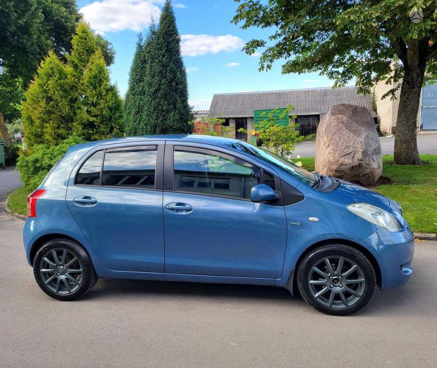 Pelēks Toyota Yaris 2007 Šauļi, ar dzinēja tilpumu 1.40 L un nobraukumu 263 tūkst. km par 2350 €, foto 4 vietnē AUTOMOTO.COM.LV