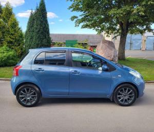 Pelēks Toyota Yaris 2007 Šauļi, ar dzinēja tilpumu 1.40 L un nobraukumu 263 tūkst. km par 2350 €, foto 5 vietnē AUTOMOTO.COM.LV