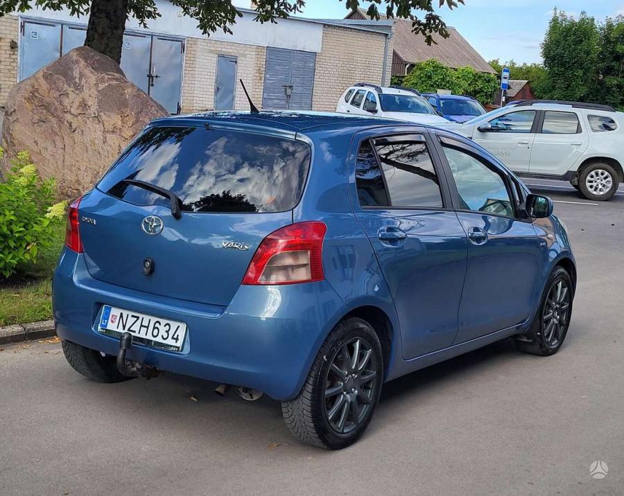 Pelēks Toyota Yaris 2007 Šauļi, ar dzinēja tilpumu 1.40 L un nobraukumu 263 tūkst. km par 2350 €, foto 7 vietnē AUTOMOTO.COM.LV