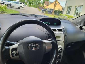 Pelēks Toyota Yaris 2007 Šauļi, ar dzinēja tilpumu 1.40 L un nobraukumu 263 tūkst. km par 2350 €, foto 11 vietnē AUTOMOTO.COM.LV